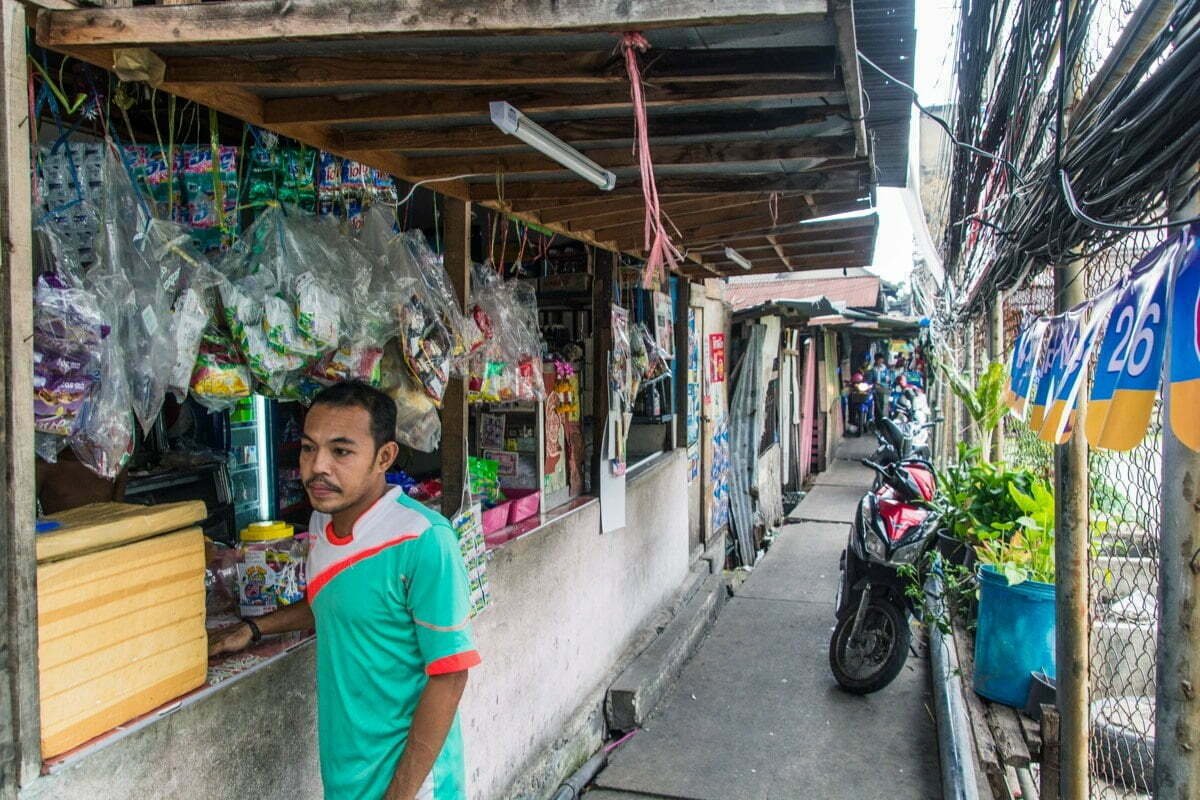 Khlong Toei: Encounters in Bangkok's Largest Slum