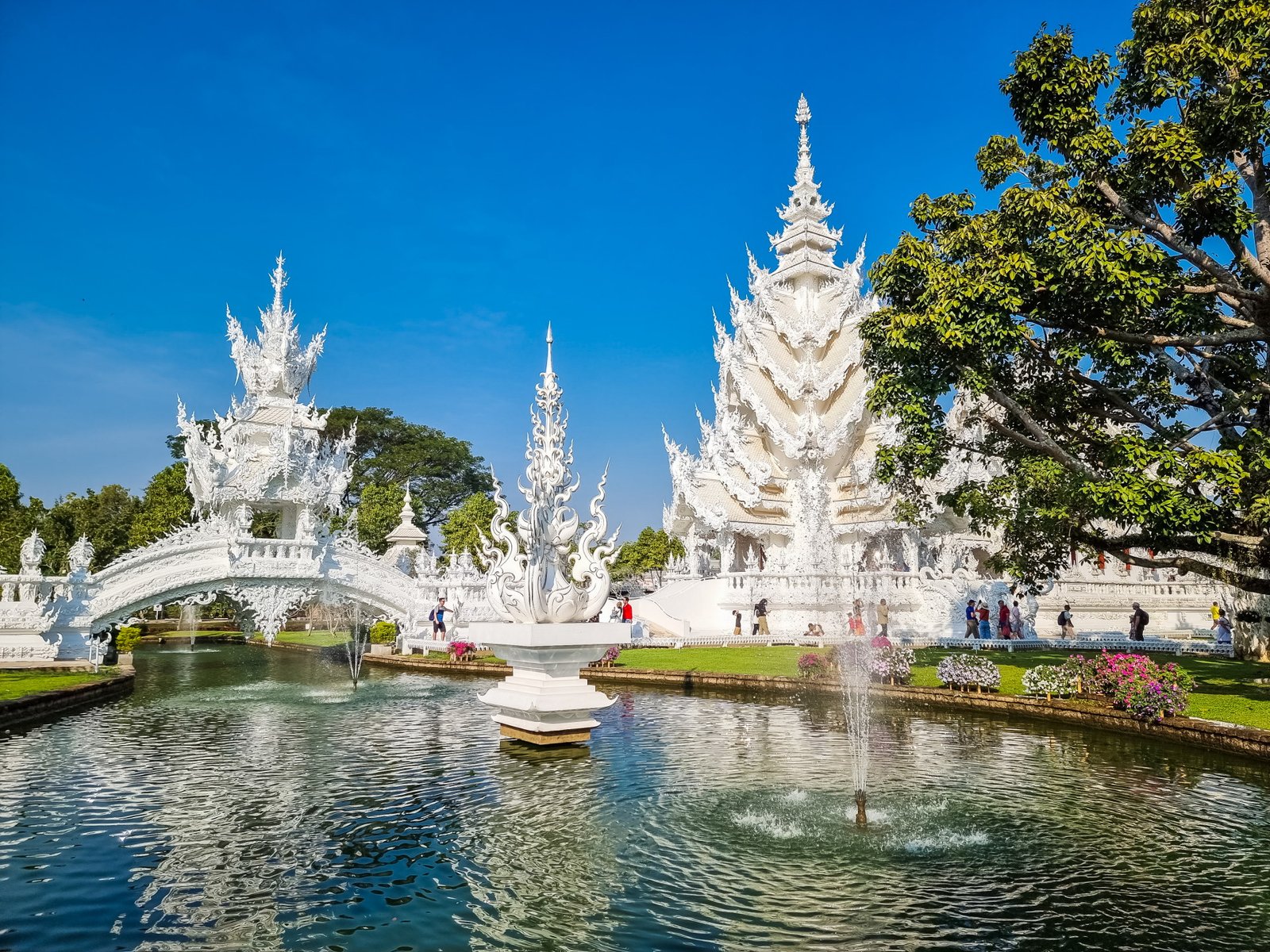 Wat Rong Khun: the unmissable white temple of Chiang Rai