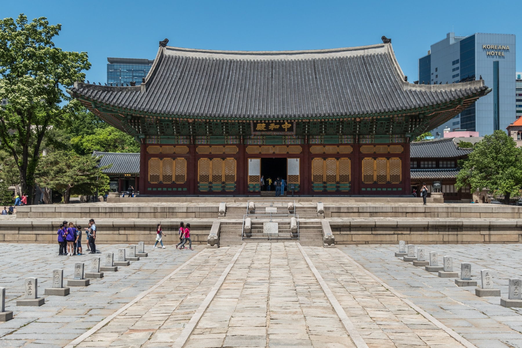 Deoksugung Palace: Royal Walk in Seoul